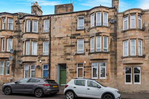 Kerr Street, Barrhead, Glasgow G78, 3 bed flat for sale, £85,000 - Zoopla