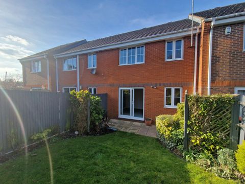 3 bed terraced house to rent in Howard Place, Dunstable LU5, £1,600 pcm ...