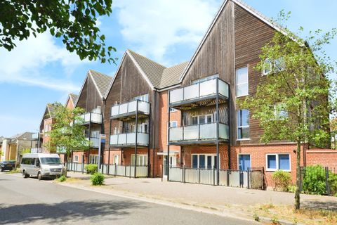 Arthur Maybury Close, Ashford TN23, 2 bed flat for sale, £225,000 - Zoopla