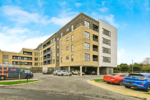 2 bed flat for sale in Stirling Close, Bragbury End, Stevenage SG2, £ ...
