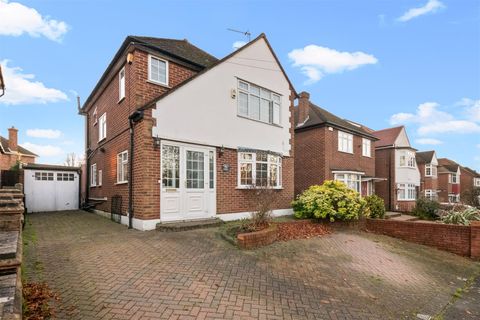 4 bed detached house for sale in Hillingdon Hill, Uxbridge UB10, £ ...