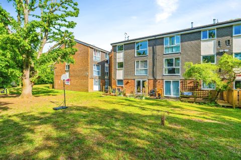 Cuffley Court, Hemel Hempstead HP2, 2 bed flat for sale, £200,000 - Zoopla