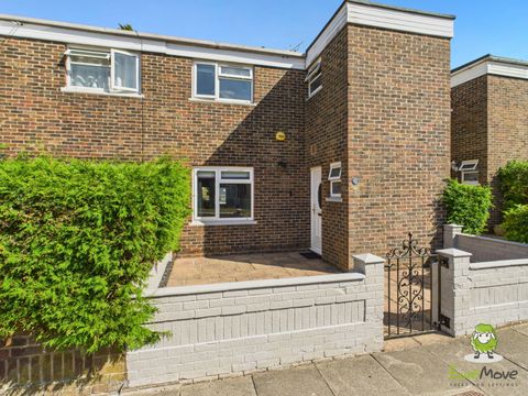 Milton Close, Basingstoke, Hampshire RG24, 3 bed terraced house for ...