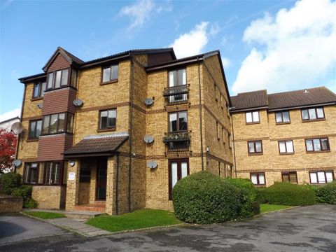 1 bed flat to rent in Longacre Road, Ashford TN23, £900 pcm - Zoopla