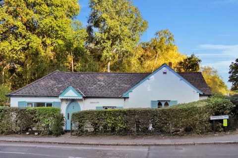 Liddington Lodge Liddington Hall Drive, Guildford GU3, 3 bed detached ...