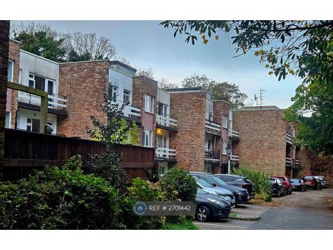 Beech Court, Liverpool L18, 2 bed flat to rent, £1,050 pcm - Zoopla
