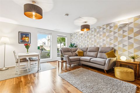 Balham Grove SW12, 2 bed flat for sale, £550,000 - Zoopla