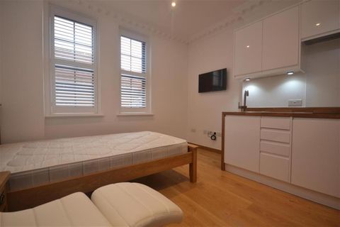 William Hall - Whitley Street, Reading RG2, Studio to rent, £800 pcm ...