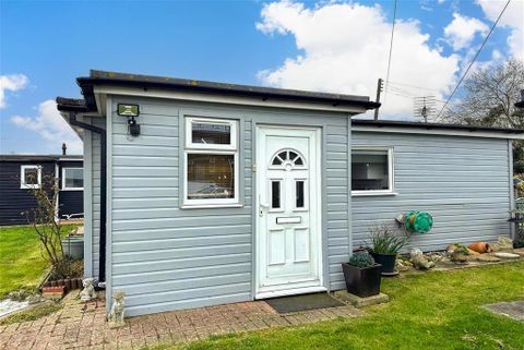 2 bed mobile/park home for sale in Marine Parade, Sheerness, Kent ME12 ...