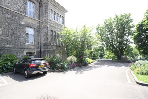 Royal Herbert Pavilions, Gilbert Close, London SE18, 3 bed flat to rent ...