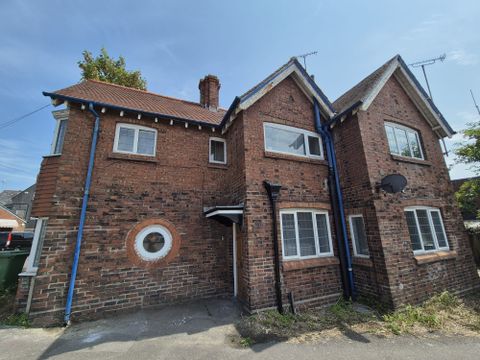Central Road, Yeovil BA20, 2 bed flat to rent, £850 pcm - Zoopla