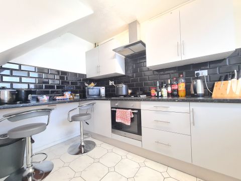 Lodore Street, London E14, 3 bed maisonette to rent, £2,400 pcm - Zoopla