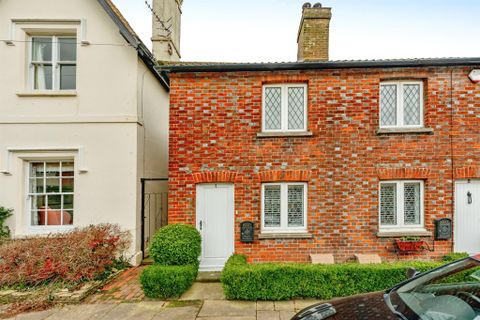 Quality Street, Merstham, Redhill RH1, 2 bed cottage for sale, £470,000 ...