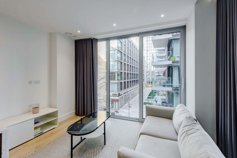 Studio to rent in Neroli House, 14 Piazza Walk, Aldgate, London E1, £ ...