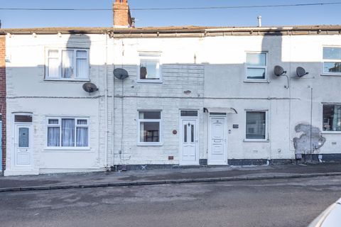 2 bed terraced house for sale in Halton Street, Featherstone ...