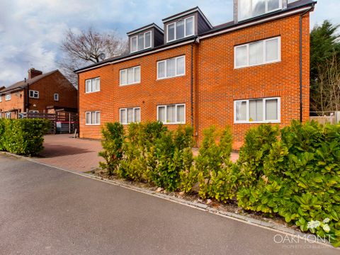 Flat, Bradley Court, Roberts Road, Basildon SS15, 2 bed flat to rent, £ ...
