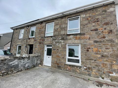 Higher Broad Lane, Redruth TR15, 2 bed flat to rent, £1,000 pcm - Zoopla