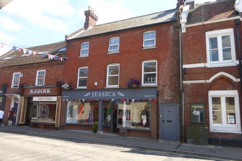 3 bed flat to rent in High Street, Fordingbridge SP6, £900 pcm - Zoopla