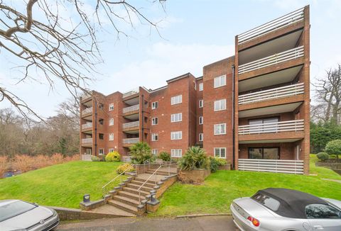 2 bed flat to rent in Forest Close, Chislehurst BR7, £1,850 pcm - Zoopla