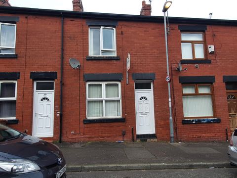 Dean Street, Rochdale OL16, 2 bed terraced house to rent, £775 pcm - Zoopla