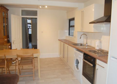 4 bed shared accommodation to rent in Chapter Road, Willesden/Dollis ...