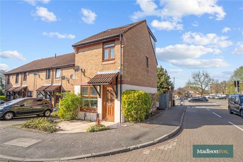 3 bed end terrace house for sale in Rosemount Close, Woodford Green IG8 ...
