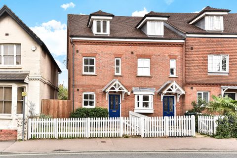 3 bed terraced house to rent in St. Johns Hill, Sevenoaks TN13, £1,695 pcm - Zoopla
