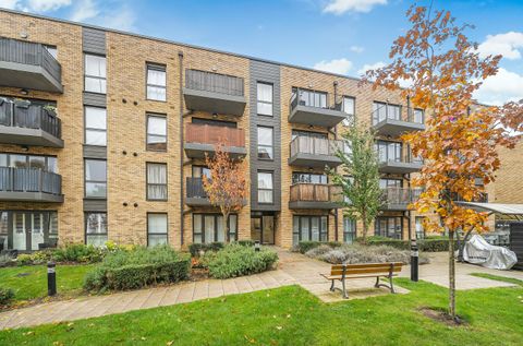 1 bed flat for sale in Panta House, 4 Old Barn Lane, Kenley CR8, £ ...