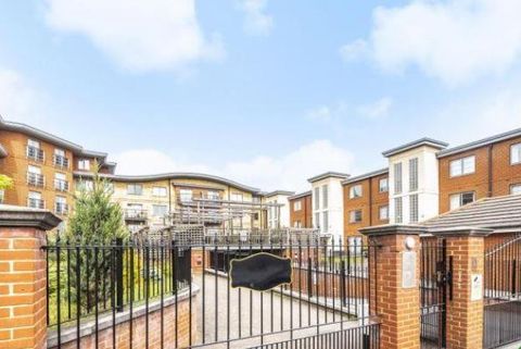 Quadrant Court, Central Reading RG1, 2 bed flat to rent, £1,450 pcm ...