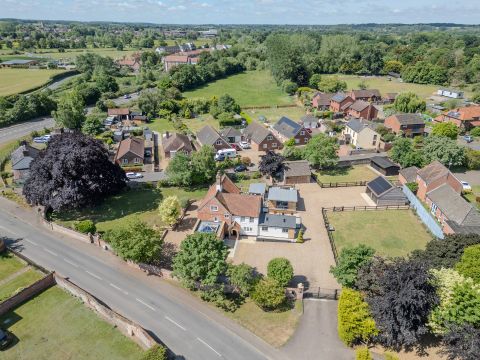 Yarmouth Road, Ditchingham NR35, 5 bed detached house for sale, £ ...