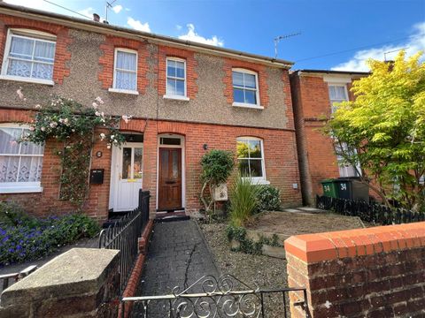 3 bed end terrace house for sale in Church Square, Basingstoke RG21, £ ...