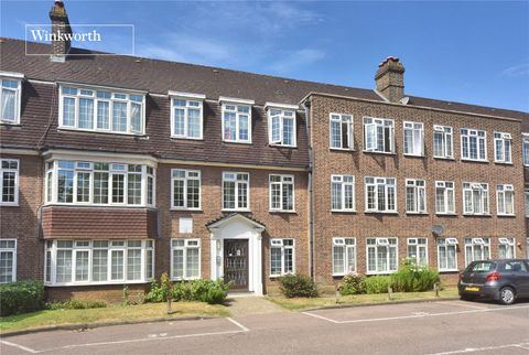 Tabor Court, High Street, Cheam, Surrey SM3, 2 bed flat to rent, £1,700 ...