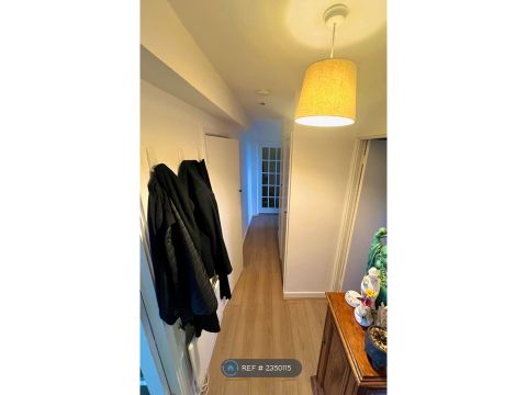 2 bed flat to rent in Kenley House, Croydon CR0, £1,500 pcm - Zoopla