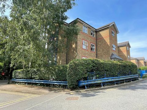 River Bank Close, Maidstone ME15, 2 bed flat to rent, £1,250 pcm - Zoopla