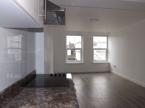 Ashton Square, Dunstable LU6, 1 bed flat to rent, £800 pcm - Zoopla