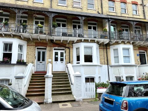 Flat 2, 15 Adrian Square, Westgate-On-Sea, Kent CT8, 2 bed flat for ...