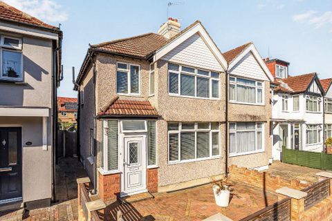Beechmount Avenue, Hanwell, London W7, 3 bed semi-detached house for ...