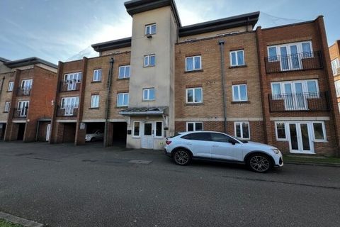 2 bed flat to rent in Capstan Drive, Rainham RM13, £1,400 pcm - Zoopla
