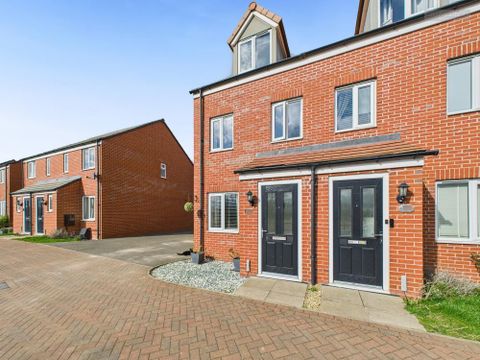 3 bed town house for sale in Kronos Close, Stanground South ...