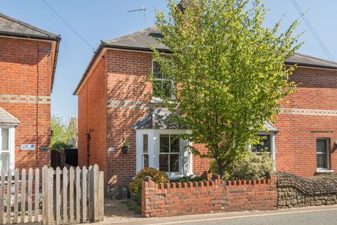 Farncombe Street, Farncombe GU7, 2 bed semi-detached house for sale, £ ...