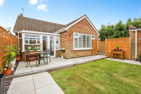 Cornmill Gardens, Polegate BN26, 2 bed detached bungalow for sale, £ ...