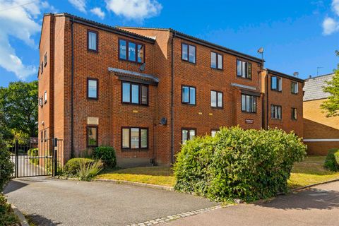 Birchanger Road, London SE25, 2 bed flat for sale, £290,000 - Zoopla