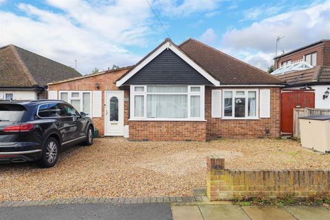 4 bed detached bungalow for sale in Bushey Road, Ickenham UB10, £ ...