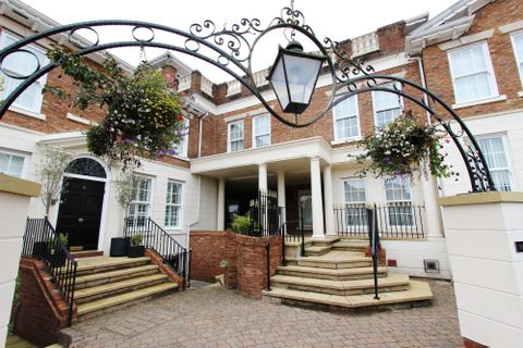 3 bed property to rent in Ringley Chase, Whitefield M45, £2,500 pcm ...