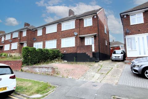 5 bed semi-detached house for sale in Grampian Way, Luton LU3, £475,000 ...