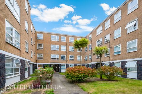 2 bed flat for sale in Derby Road, London SW14, £400,000 - Zoopla