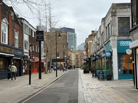 2 bed flat to rent in Roscoe Street, London EC1Y, £2,600 pcm - Zoopla