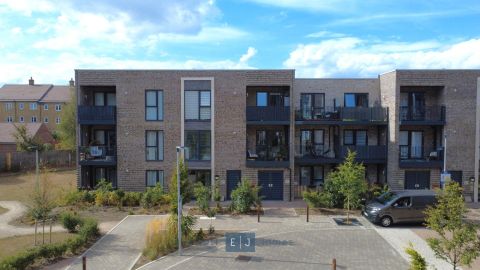 Academy Way, Loughton IG10, 2 bed flat for sale, £445,000 - Zoopla