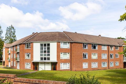 Harlow Court, Wray Common Road, Reigate RH2, 2 bed flat for sale, £ ...