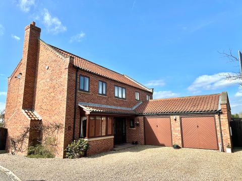 4 bed detached house for sale in Pear Tree Close, Braithwaite ...